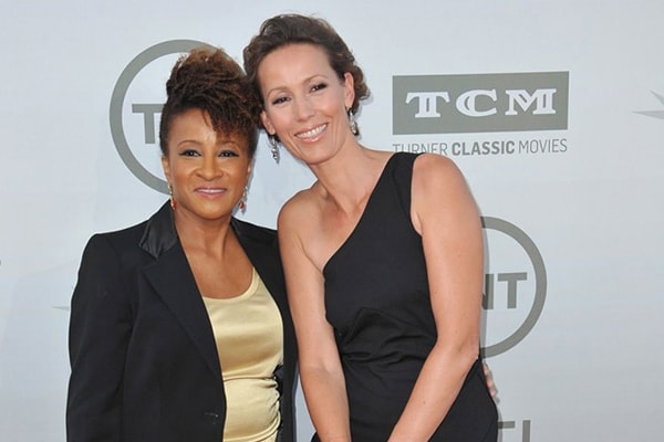 Alex Niedbalski is Wanda Sykes' Wife and Baby Mama Of Twin Daughters ...