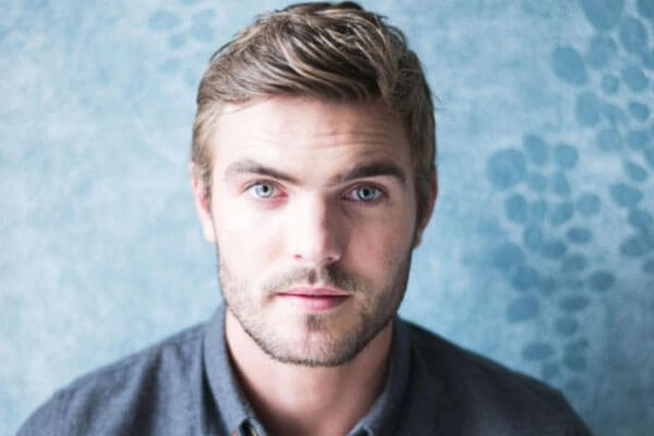 Alex Roe – Television & Film Actor – ECELEBRITY SPY