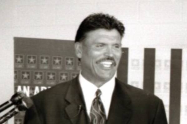 Who Is Anthony Muñoz's Wife DeDe Muñoz? | eCelebritySpy